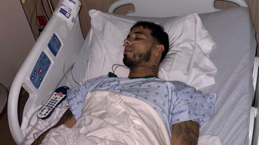 ¡Entre la vida y la muerte! Operan de emergencia a Anuel AA