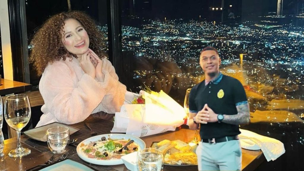 Así fue la romántica noche de Denovan Torrez junto a su novia