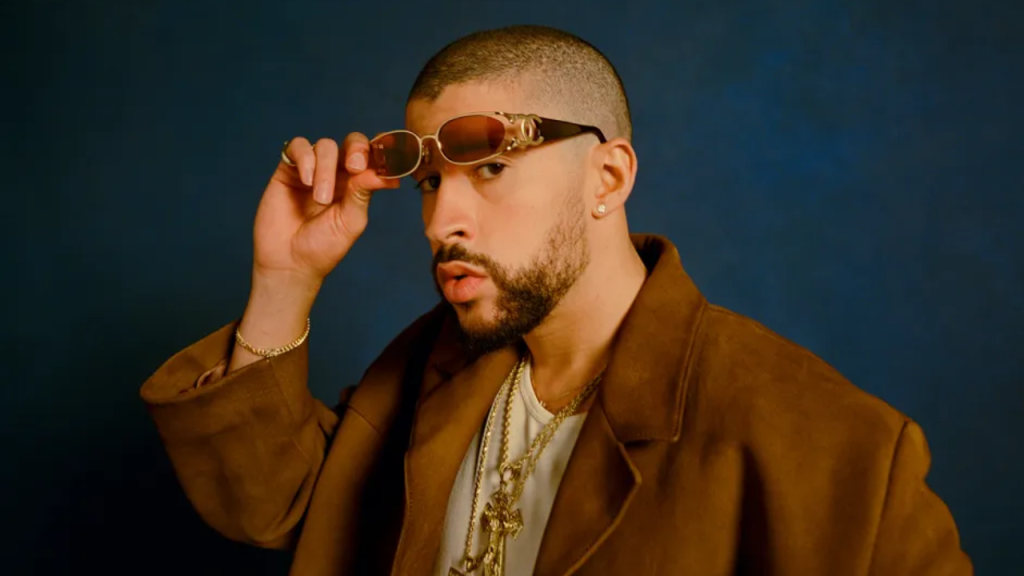 Bad Bunny sorprende a sus seguidores con lo que lleva en su bolso