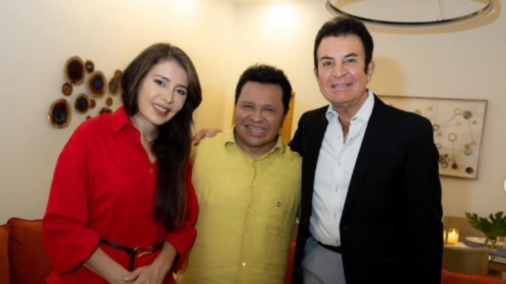 Salvador Nasralla e Iroshka Elvir reciben bendición del apóstol ...